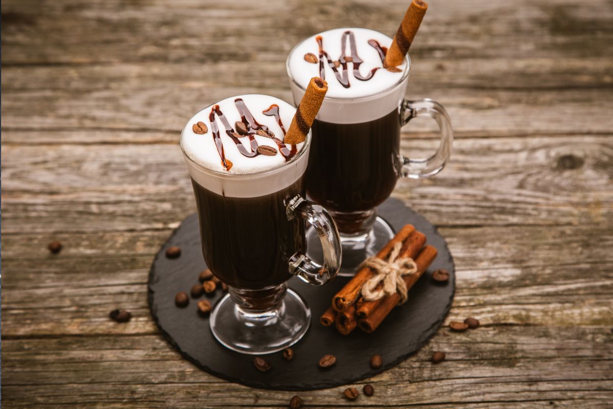 Grietinėlė kavai: tradicinė ir sausa. Kurią pasirinkti?